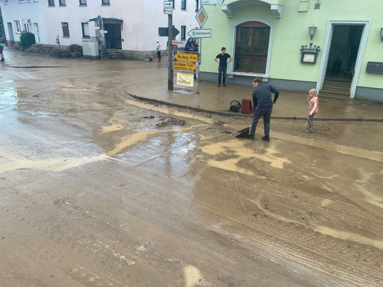 Hochwasser in Reichenberg: Ortsmitte komplett geflutet